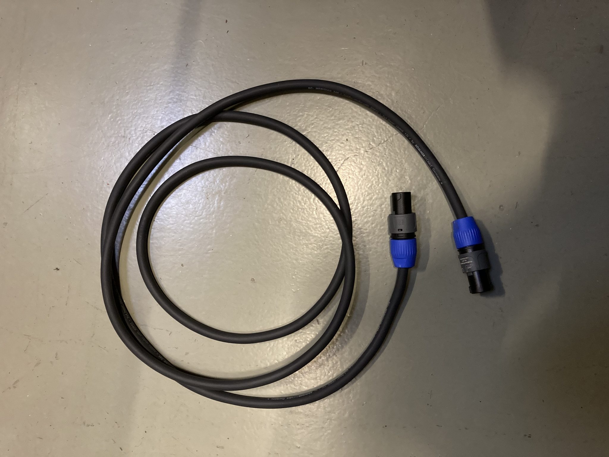 Câble Speakon NL2 – Neutrik – 1 m – câble de 2×2.5 mm2 | Shop Sonoval